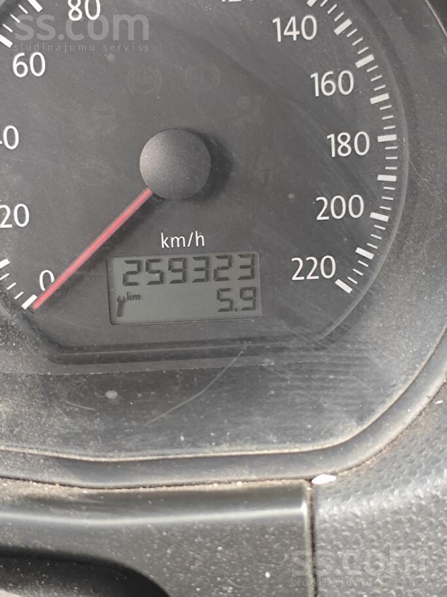 Sarkans Volkswagen Polo 2006 Jēkabpils, ar dzinēja tilpumu 1.40 L un nobraukumu 259 tūkst. km par 450 €, foto 6 vietnē AUTOMOTO.COM.LV