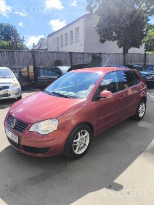 Sarkans Volkswagen Polo 2006 Rīga, ar dzinēja tilpumu 1.40 L un nobraukumu 260 tūkst. km par 1850 €, foto  vietnē AUTOMOTO.COM.LV
