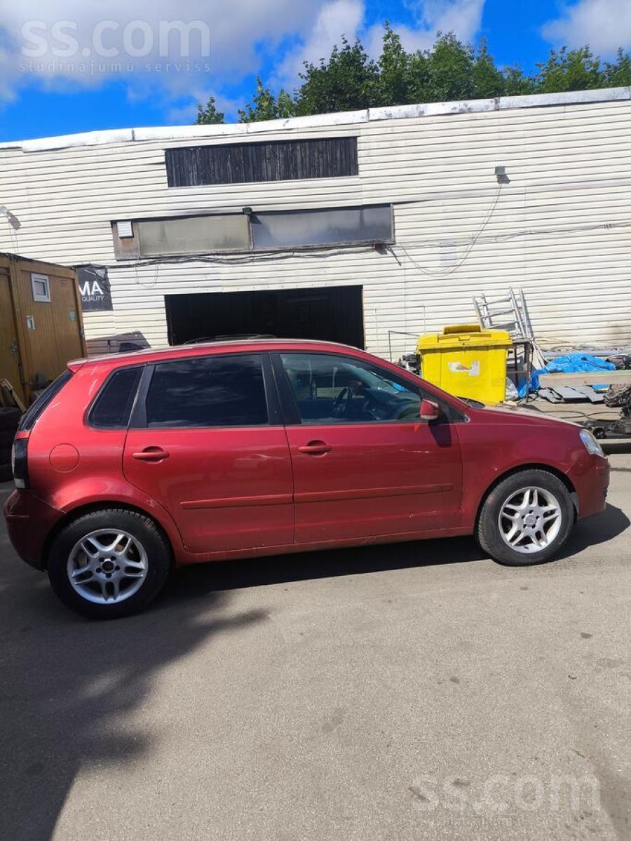 Sarkans Volkswagen Polo 2006 Rīga, ar dzinēja tilpumu 1.40 L un nobraukumu 260 tūkst. km par 1850 €, foto 4 vietnē AUTOMOTO.COM.LV