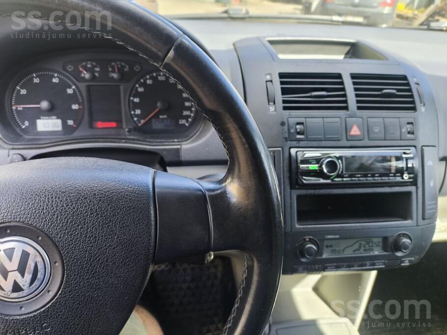 Sarkans Volkswagen Polo 2006 Rīga, ar dzinēja tilpumu 1.40 L un nobraukumu 260 tūkst. km par 1850 €, foto 12 vietnē AUTOMOTO.COM.LV