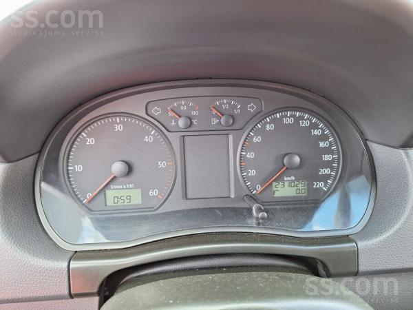 Volkswagen Polo 2006 in Daugavpils on AUTOMOTO.COM.LV Red Volkswagen Polo 2006 in Daugavpils, with an engine capacity of 1.90 L and mileage of 0 thousand km for 3700 €, photo 9 on AUTOMOTO.COM.LV
