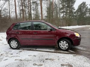 Red Volkswagen Polo 2007 in Riga, with an engine capacity of 1.40 L and mileage of 268 thousand km for 1700 €, photo 4 on AUTOMOTO.COM.LV