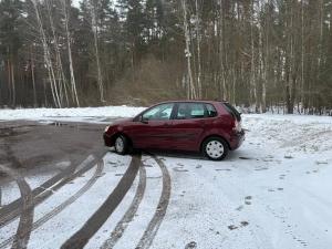 Red Volkswagen Polo 2007 in Riga, with an engine capacity of 1.40 L and mileage of 268 thousand km for 1700 €, photo 5 on AUTOMOTO.COM.LV
