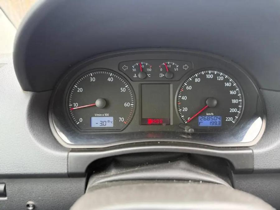 Red Volkswagen Polo 2007 in Riga, with an engine capacity of 1.40 L and mileage of 268 thousand km for 1700 €, photo 11 on AUTOMOTO.COM.LV