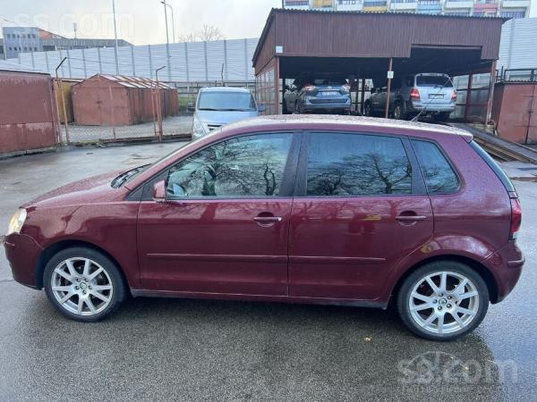 Red Volkswagen Polo 2008 in Riga, with an engine capacity of 1.40 L and mileage of 315 thousand km for 400 €, photo 4 on AUTOMOTO.COM.LV