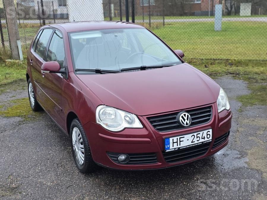 Red Volkswagen Polo 2008 in Ogre, with an engine capacity of 1.20 L and mileage of 284 thousand km for 2150 €, photo 1 on AUTOMOTO.COM.LV