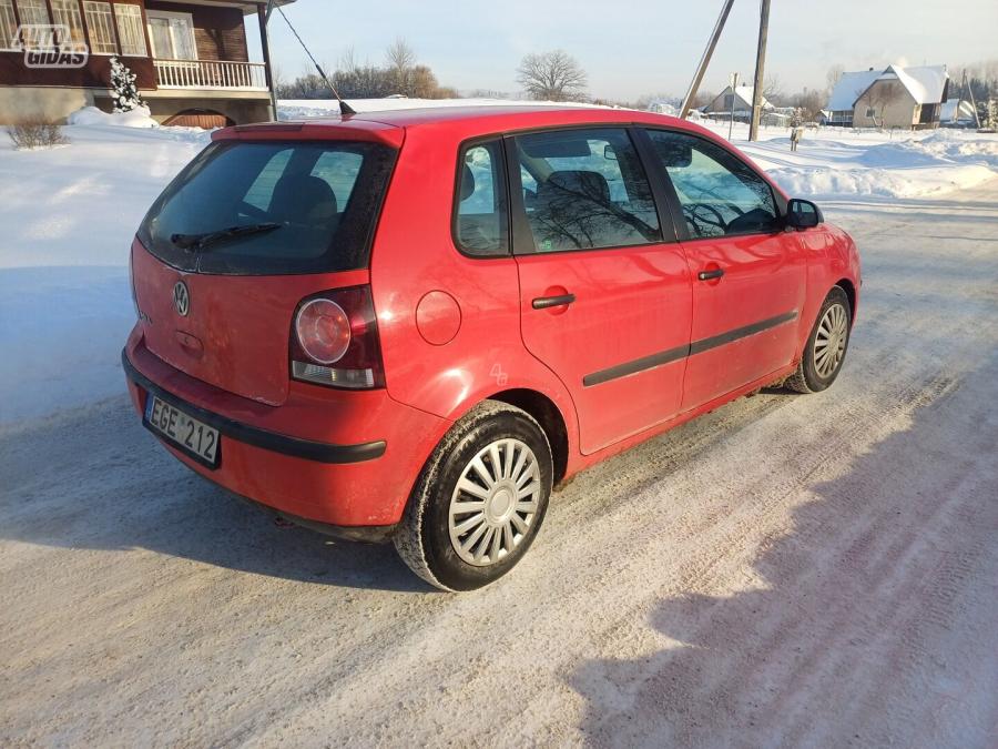 Red Volkswagen Polo 2008 in Vilnius, with an engine capacity of 1.20 L and mileage of 139 thousand km for 1250 €, photo 5 on AUTOMOTO.COM.LV