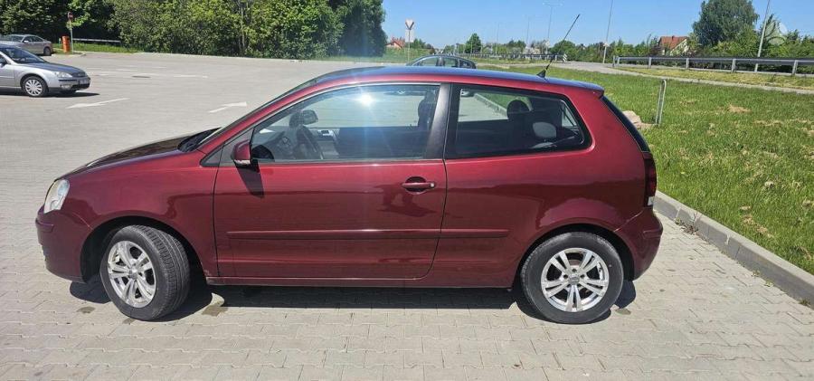 Red Volkswagen Polo 2008 in Gargzdai, with an engine capacity of 1.42 L and mileage of 191 thousand km for 1500 €, photo 5 on AUTOMOTO.COM.LV