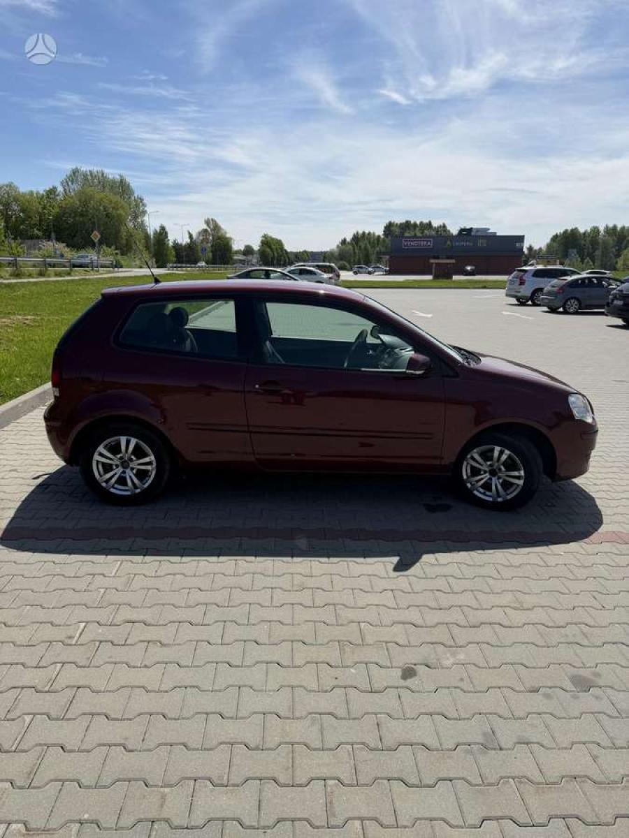Red Volkswagen Polo 2008 in Gargzdai, with an engine capacity of 1.42 L and mileage of 191 thousand km for 1500 €, photo 7 on AUTOMOTO.COM.LV