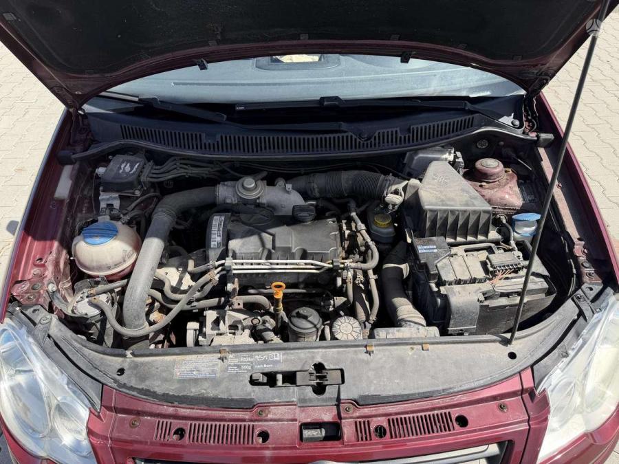 Red Volkswagen Polo 2008 in Gargzdai, with an engine capacity of 1.42 L and mileage of 191 thousand km for 1500 €, photo 12 on AUTOMOTO.COM.LV