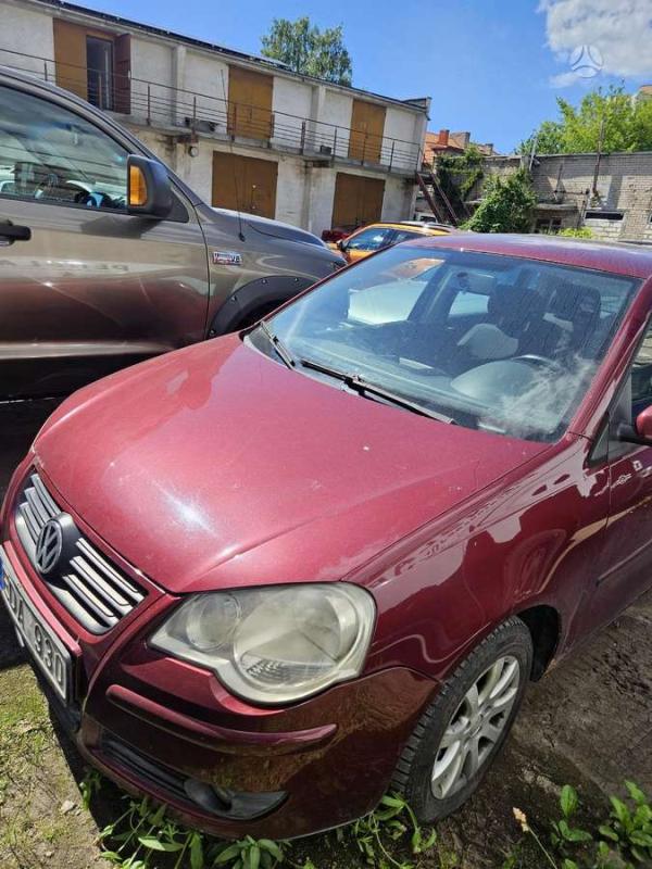 Red Volkswagen Polo 2008 in Klaipeda, with an engine capacity of 1.39 L and mileage of 192 thousand km for 1200 €, photo 1 on AUTOMOTO.COM.LV