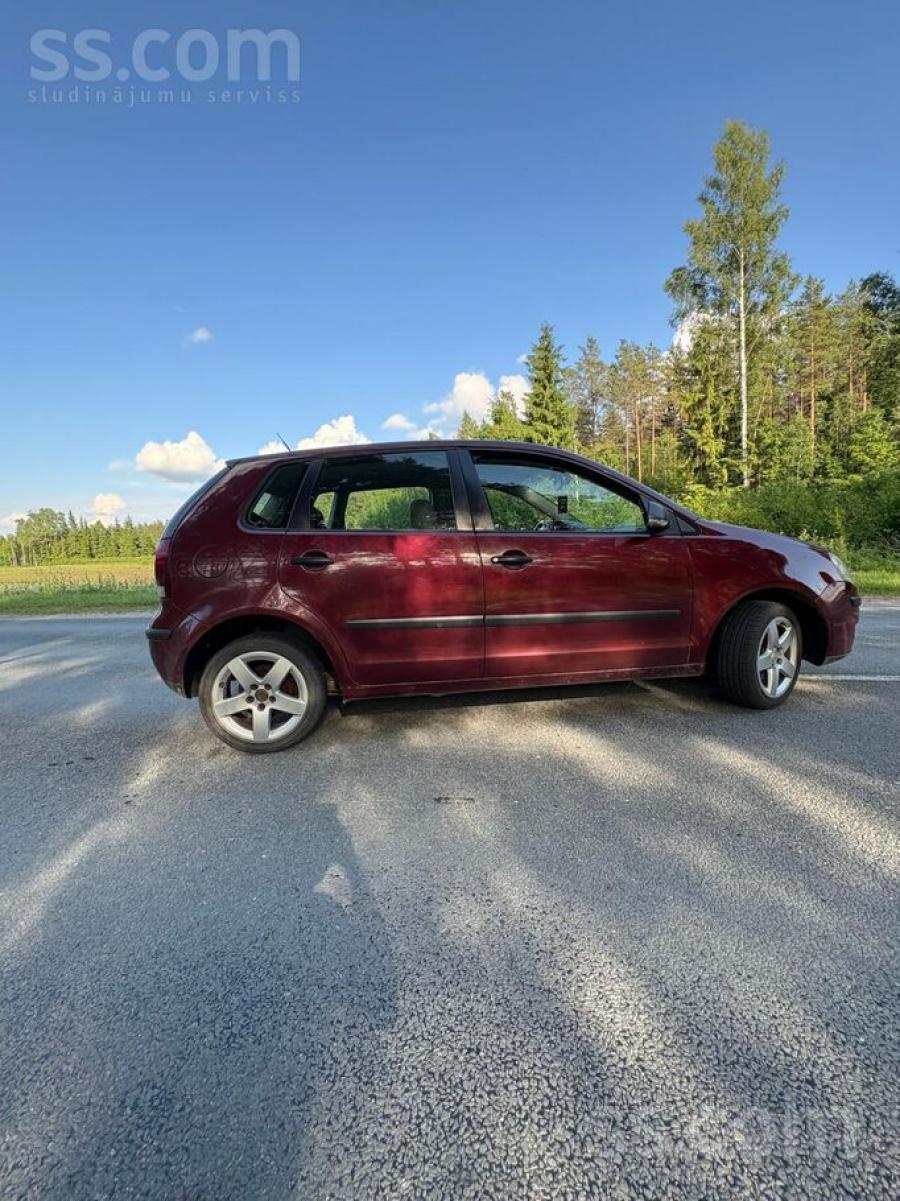 Red Volkswagen Polo 2008 in Gulbene, with an engine capacity of 1.40 L and mileage of 352 thousand km for 1050 €, photo 4 on AUTOMOTO.COM.LV