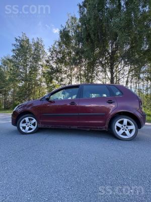 Red Volkswagen Polo 2008 in Gulbene, with an engine capacity of 1.40 L and mileage of 352 thousand km for 1050 €, photo 5 on AUTOMOTO.COM.LV