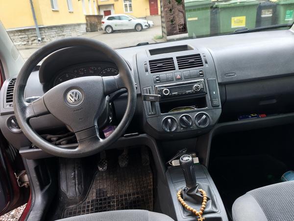 Red Volkswagen Polo 2008 in Tallinn, with an engine capacity of 1.40 L and mileage of 303 thousand km for 2199 €, photo 6 on AUTOMOTO.COM.LV