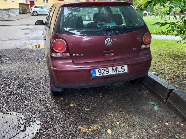 Red Volkswagen Polo 2008 in Tallinn, with an engine capacity of 1.40 L and mileage of 303 thousand km for 2199 €, photo 10 on AUTOMOTO.COM.LV
