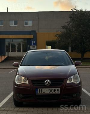 Red Volkswagen Polo 2009 in Talsi, with an engine capacity of 1.40 L and mileage of 198 thousand km for 2350 €, photo 5 on AUTOMOTO.COM.LV