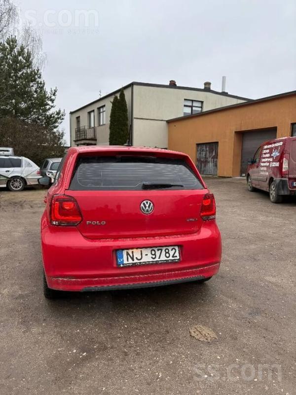 Red Volkswagen Polo 2010 in Riga, with an engine capacity of 1.20 L and mileage of 409 thousand km for 3200 €, photo 1 on AUTOMOTO.COM.LV