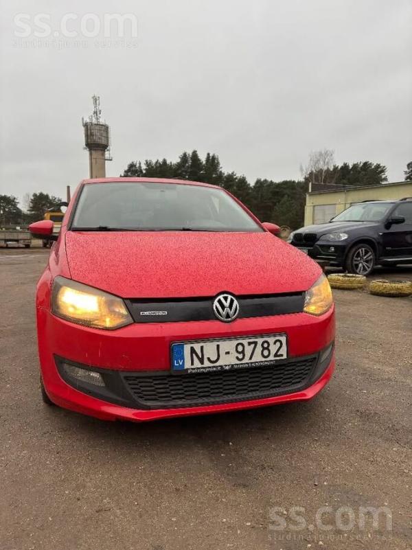 Red Volkswagen Polo 2010 in Riga, with an engine capacity of 1.20 L and mileage of 409 thousand km for 3200 €, photo 6 on AUTOMOTO.COM.LV