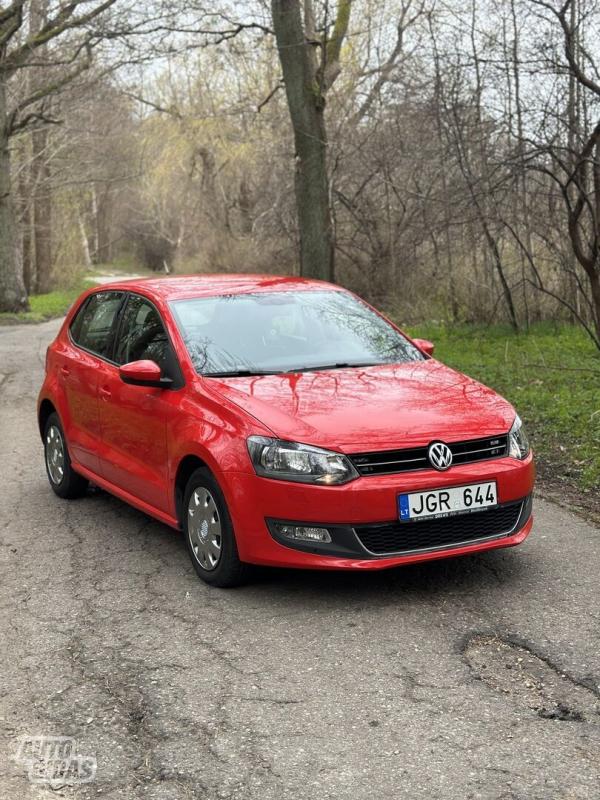 Sarkans Volkswagen Polo 2010 Klaipėda, ar dzinēja tilpumu 1.60 L un nobraukumu 230 tūkst. km par 4150 €, foto 1 vietnē AUTOMOTO.COM.LV