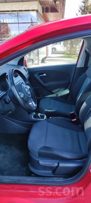 Sarkans Volkswagen Polo 2010 Talsi, ar dzinēja tilpumu 1.60 L un nobraukumu 281 tūkst. km par 2370 €, foto 5 vietnē AUTOMOTO.COM.LV