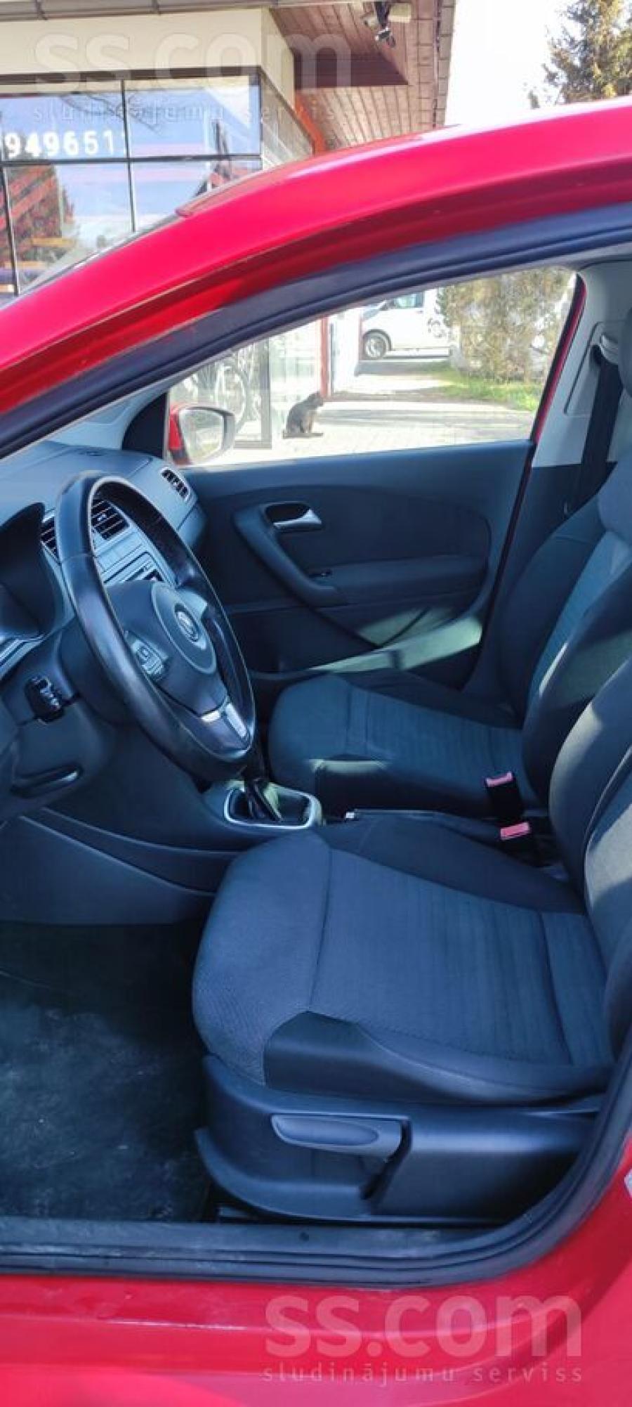Sarkans Volkswagen Polo 2010 Talsi, ar dzinēja tilpumu 1.60 L un nobraukumu 281 tūkst. km par 2370 €, foto 5 vietnē AUTOMOTO.COM.LV