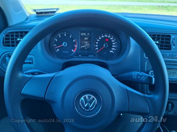 Red Volkswagen Polo 2010 in Tallinn, with an engine capacity of 1.40 L and mileage of 109 thousand km for 4700 €, photo 6 on AUTOMOTO.COM.LV