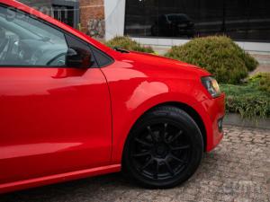 Sarkans Volkswagen Polo 2010 Liepāja, ar dzinēja tilpumu 1.60 L un nobraukumu 309 tūkst. km par 3750 €, foto 8 vietnē AUTOMOTO.COM.LV