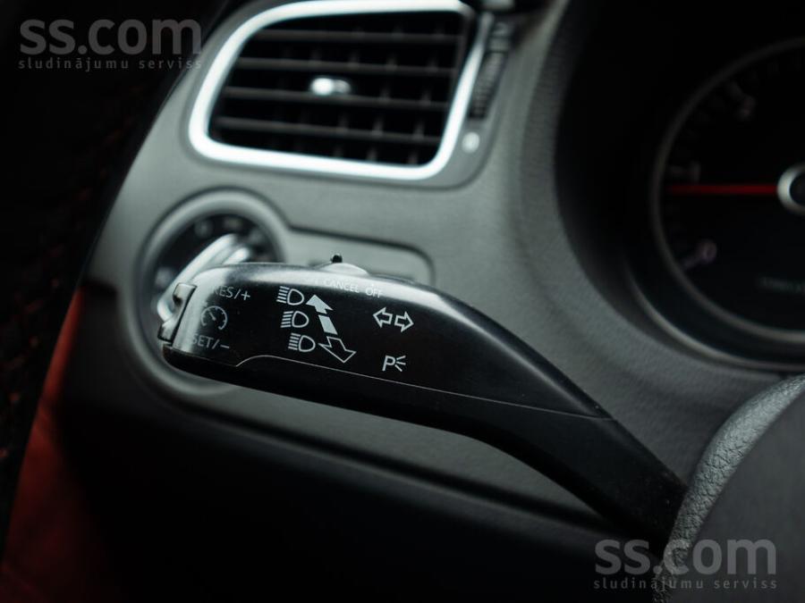Sarkans Volkswagen Polo 2010 Liepāja, ar dzinēja tilpumu 1.60 L un nobraukumu 309 tūkst. km par 3750 €, foto 24 vietnē AUTOMOTO.COM.LV