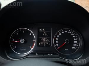 Sarkans Volkswagen Polo 2010 Liepāja, ar dzinēja tilpumu 1.60 L un nobraukumu 309 tūkst. km par 3750 €, foto 25 vietnē AUTOMOTO.COM.LV