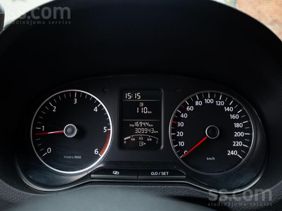 Sarkans Volkswagen Polo 2010 Liepāja, ar dzinēja tilpumu 1.60 L un nobraukumu 309 tūkst. km par 3750 €, foto 25 vietnē AUTOMOTO.COM.LV