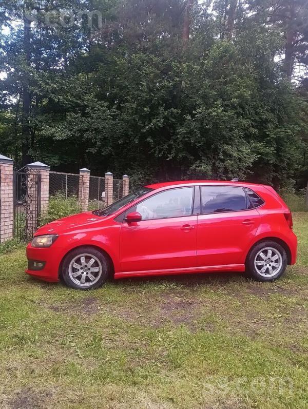 Red Volkswagen Polo 2010 in Riga, with an engine capacity of 1.20 L and mileage of 416 thousand km for 2950 €, photo 7 on AUTOMOTO.COM.LV