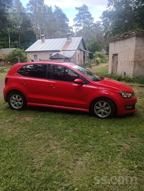 Red Volkswagen Polo 2010 in Riga, with an engine capacity of 1.20 L and mileage of 416 thousand km for 2950 €, photo 9 on AUTOMOTO.COM.LV