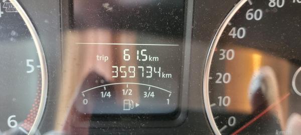 Red Volkswagen Polo 2010 in Kaunas, with an engine capacity of 1.60 L and mileage of 360 thousand km for 3500 €, photo 6 on AUTOMOTO.COM.LV