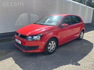 Red Volkswagen Polo 2010 in Ogre, with an engine capacity of 1.40 L and mileage of 232 thousand km for 3990 €, photo 4 on AUTOMOTO.COM.LV