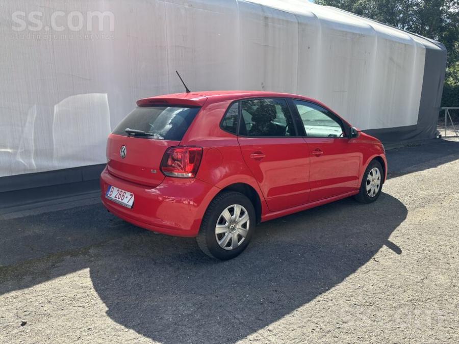 Red Volkswagen Polo 2010 in Ogre, with an engine capacity of 1.40 L and mileage of 232 thousand km for 3990 €, photo 7 on AUTOMOTO.COM.LV
