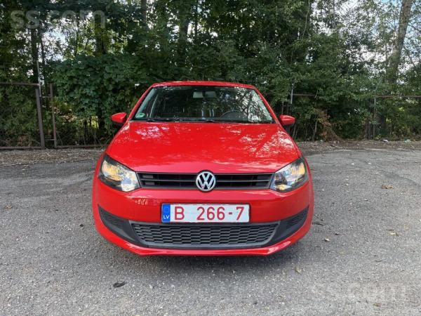 Red Volkswagen Polo 2010 in Ogre, with an engine capacity of 1.40 L and mileage of 232 thousand km for 3990 €, photo 8 on AUTOMOTO.COM.LV