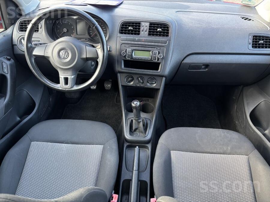 Red Volkswagen Polo 2010 in Ogre, with an engine capacity of 1.40 L and mileage of 232 thousand km for 3990 €, photo 12 on AUTOMOTO.COM.LV