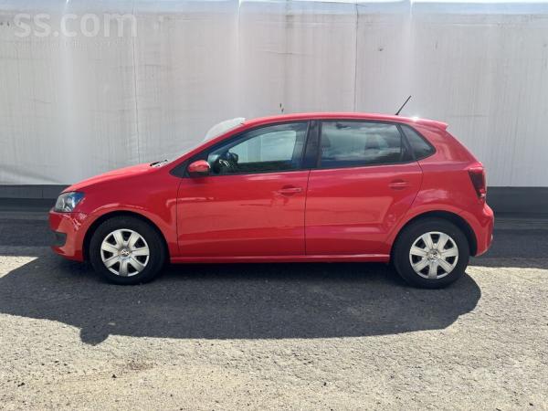 Red Volkswagen Polo 2010 in Ogre, with an engine capacity of 1.40 L and mileage of 232 thousand km for 3990 €, photo 2 on AUTOMOTO.COM.LV