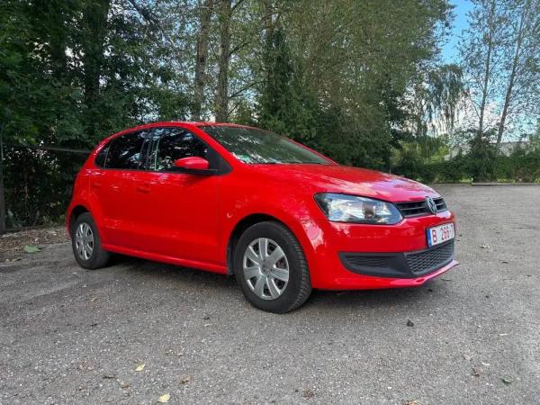 Red Volkswagen Polo 2010 in Ogre, with an engine capacity of 1.40 L and mileage of 232 thousand km for 3990 €, photo 4 on AUTOMOTO.COM.LV