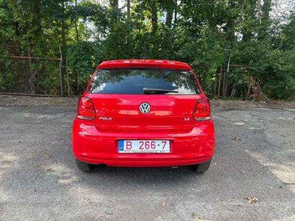 Red Volkswagen Polo 2010 in Ogre, with an engine capacity of 1.40 L and mileage of 232 thousand km for 3990 €, photo 5 on AUTOMOTO.COM.LV
