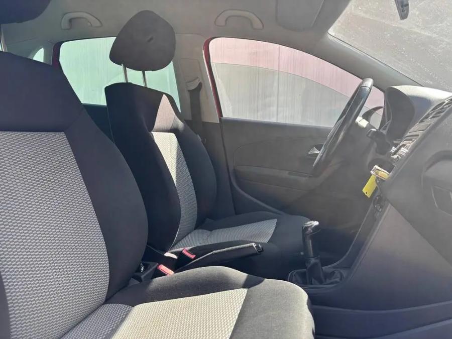 Sarkans Volkswagen Polo 2010 Ogre, ar dzinēja tilpumu 1.40 L un nobraukumu 232 tūkst. km par 3990 €, foto 12 vietnē AUTOMOTO.COM.LV