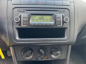Sarkans Volkswagen Polo 2010 Ogre, ar dzinēja tilpumu 1.40 L un nobraukumu 232 tūkst. km par 3990 €, foto 14 vietnē AUTOMOTO.COM.LV