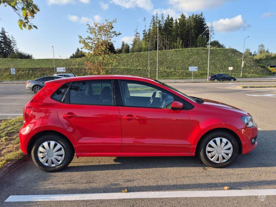 Red Volkswagen Polo 2010 in Vilnius, with an engine capacity of 1.20 L and mileage of 122 thousand km for 3900 €, photo 1 on AUTOMOTO.COM.LV