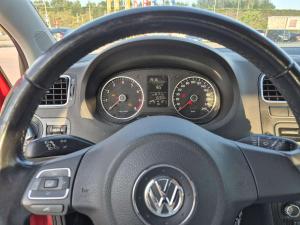Red Volkswagen Polo 2010 in Vilnius, with an engine capacity of 1.20 L and mileage of 122 thousand km for 3900 €, photo 6 on AUTOMOTO.COM.LV