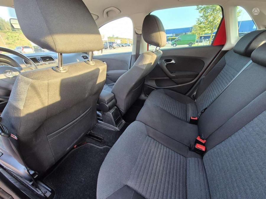 Red Volkswagen Polo 2010 in Vilnius, with an engine capacity of 1.20 L and mileage of 122 thousand km for 3900 €, photo 8 on AUTOMOTO.COM.LV