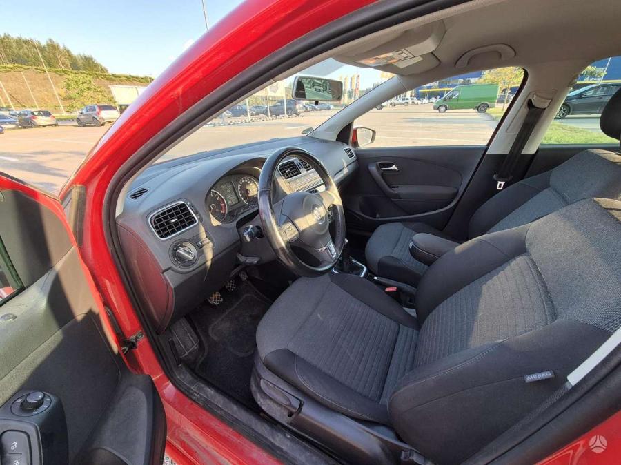 Red Volkswagen Polo 2010 in Vilnius, with an engine capacity of 1.20 L and mileage of 122 thousand km for 3900 €, photo 9 on AUTOMOTO.COM.LV