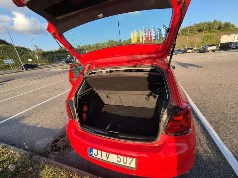 Red Volkswagen Polo 2010 in Vilnius, with an engine capacity of 1.20 L and mileage of 122 thousand km for 3900 €, photo 10 on AUTOMOTO.COM.LV