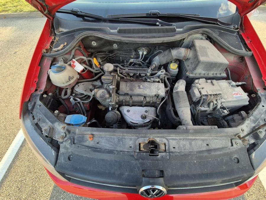 Red Volkswagen Polo 2010 in Vilnius, with an engine capacity of 1.20 L and mileage of 122 thousand km for 3900 €, photo 11 on AUTOMOTO.COM.LV