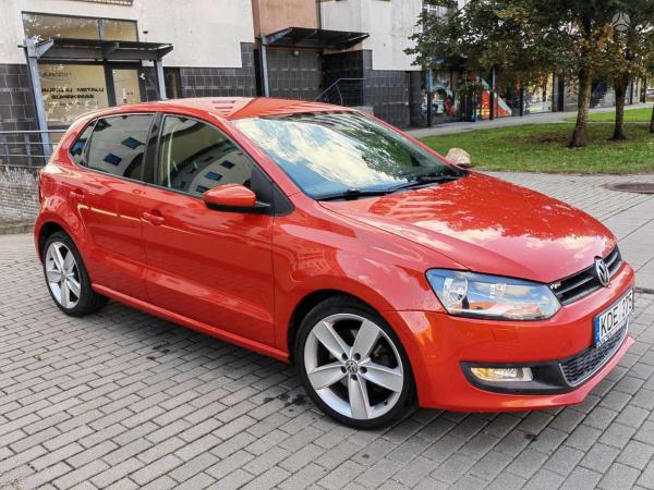 Volkswagen Polo 2010 Viļņa vietnē Sarkans Volkswagen Polo 2010 Viļņa, ar dzinēja tilpumu 1.60 L un nobraukumu 300 tūkst. km par 3350 €, foto 5 vietnē AUTOMOTO.COM.LV