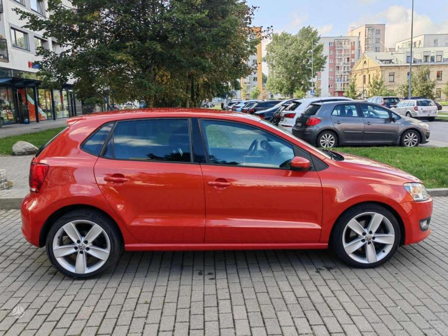 Sarkans Volkswagen Polo 2010 Viļņa, ar dzinēja tilpumu 1.60 L un nobraukumu 300 tūkst. km par 3350 €, foto 10 vietnē AUTOMOTO.COM.LV
